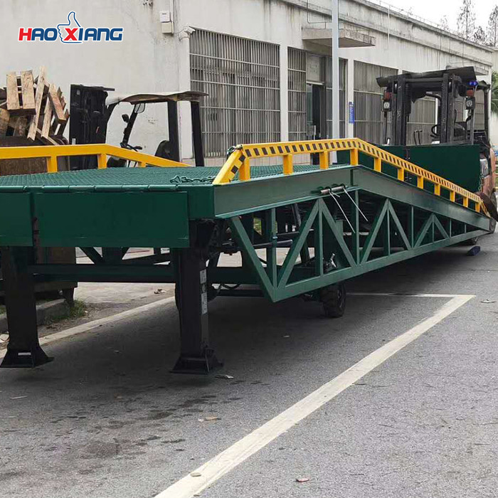 Logistics Center Portable Forklift Ramp 10T Hydraulic Ramp For ...